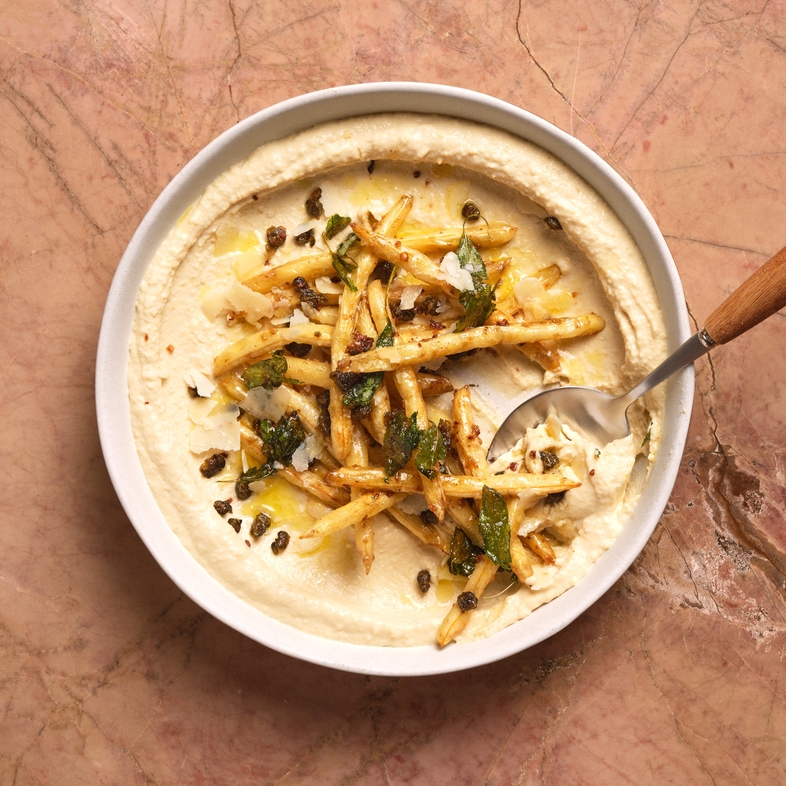 Hummus med smörstekta bönor och krispig kapris - Recept | Sevan